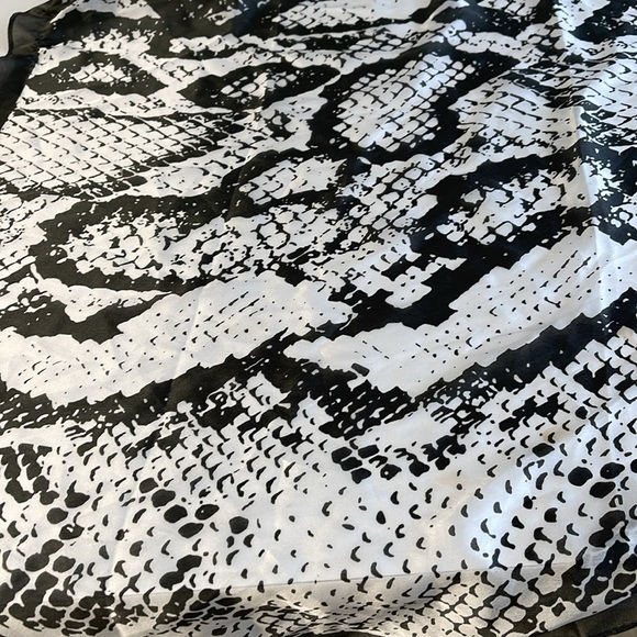 aime lynn | Accessories | Nwt Aime Lynn Animal Print Wrap Scarf Black ...